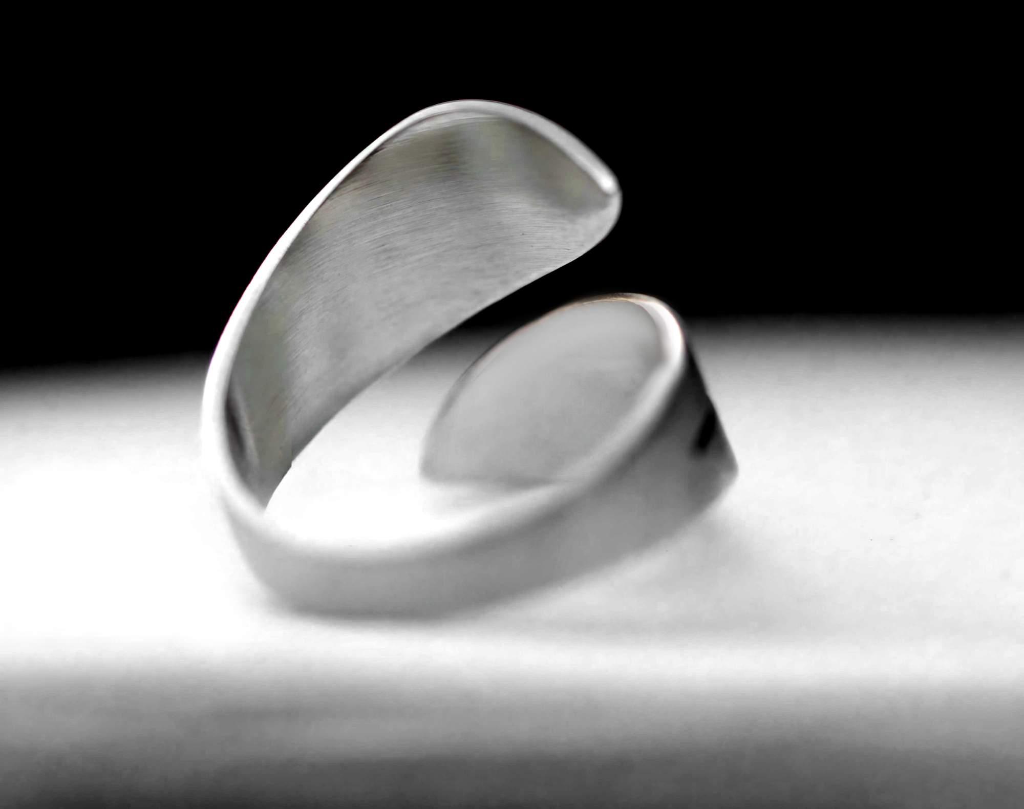 Villa Sorgenfrei Schmuckmanufaktur - Red Robin Bird twisted ring. 925 ...